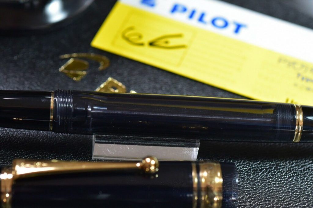 Pilot Custom 823 Negra Translúcida 14K | Vacío